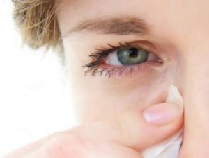 Contact Lenses: Soothing Red Eyes by Effective Home Remedies