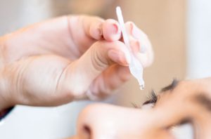 Lubricating and Rewetting Eye Drops - What's the Difference?